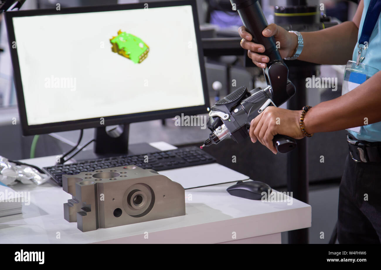 Industry worker operating portable 3D measuring arm Stock Photo - Alamy