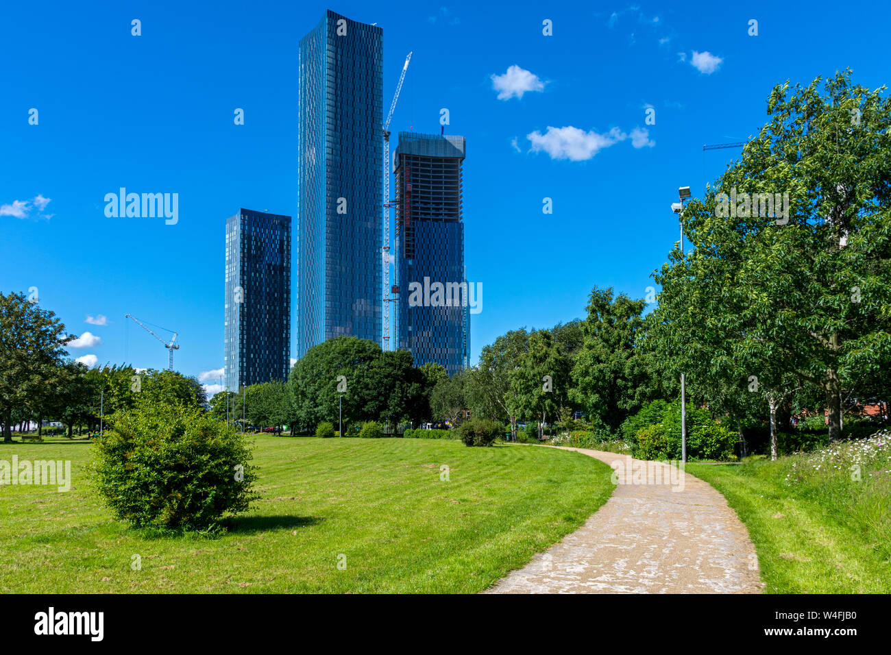 The Deansgate Square apartment blocks under construction (Jun 19). From ...
