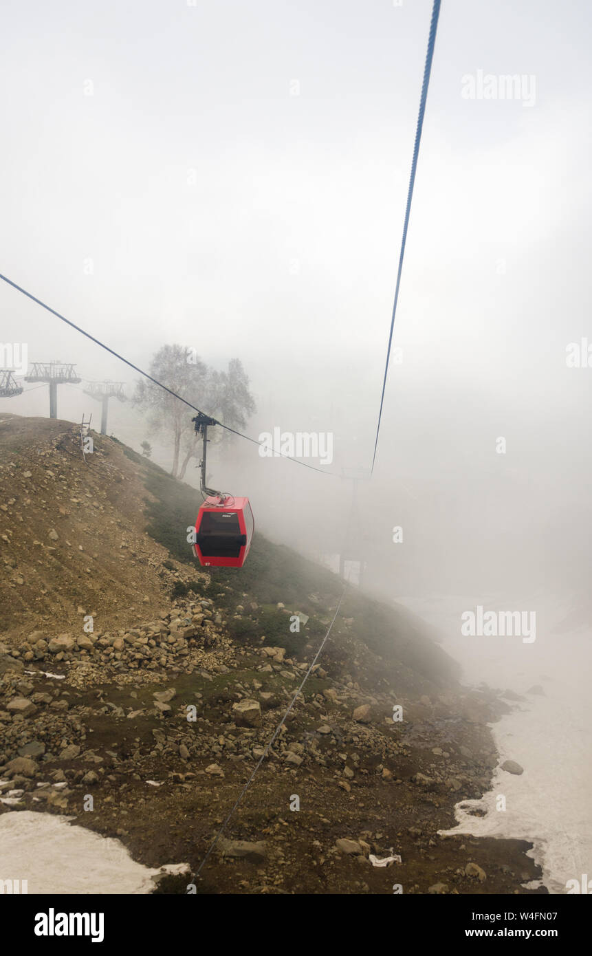 Gulmarg Gondola Phase 2 from Kongdoori to Apharwat Peak at Gulmarg ...
