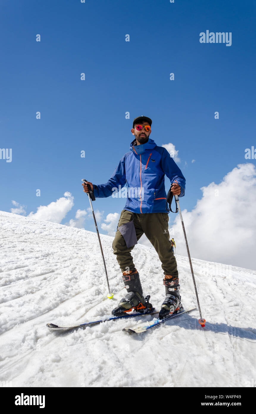 Male skier portrait hi-res stock photography and images - Alamy