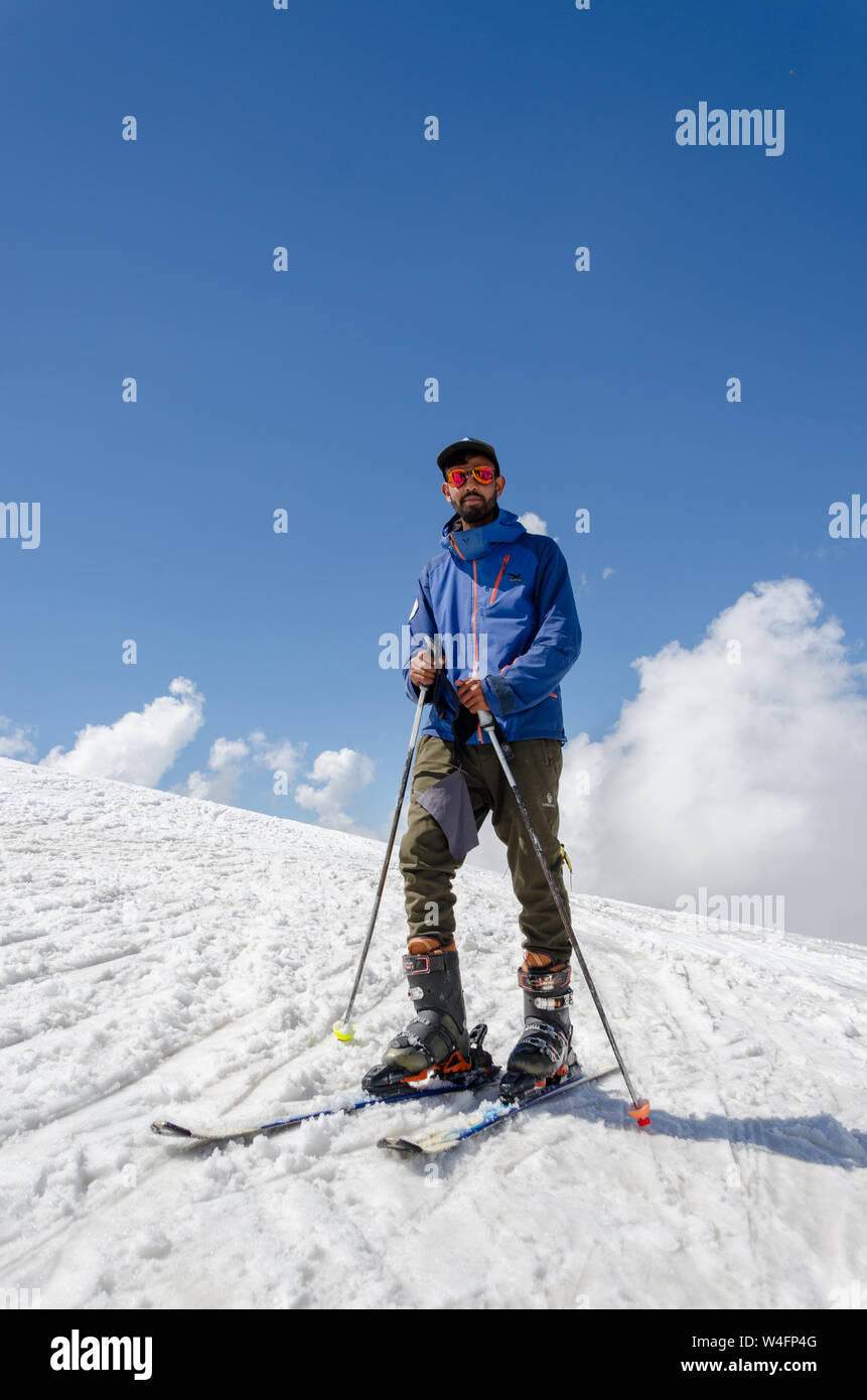 Male skier portrait hi-res stock photography and images - Alamy