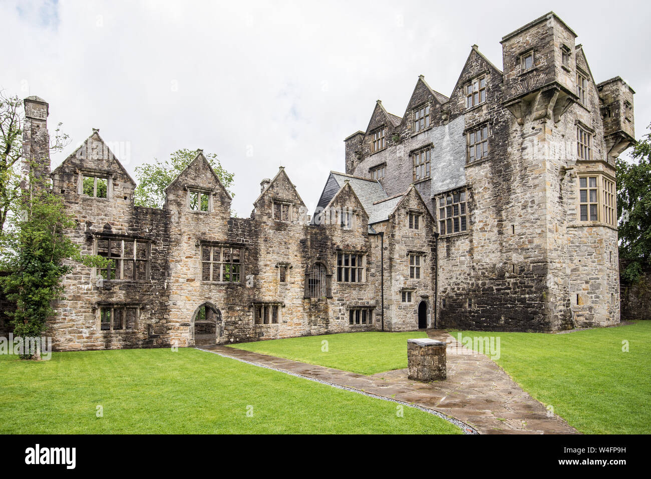 Eske castle hi-res stock photography and images - Alamy