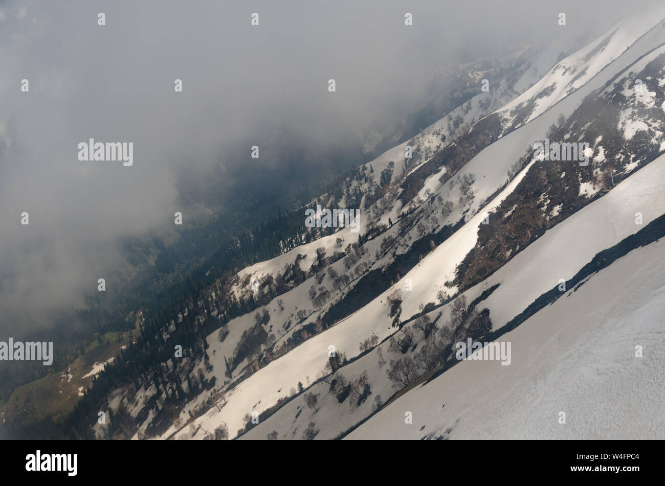 Beautiful view of snow covered landscape from Gulmarg Gondola Phase 2 ...