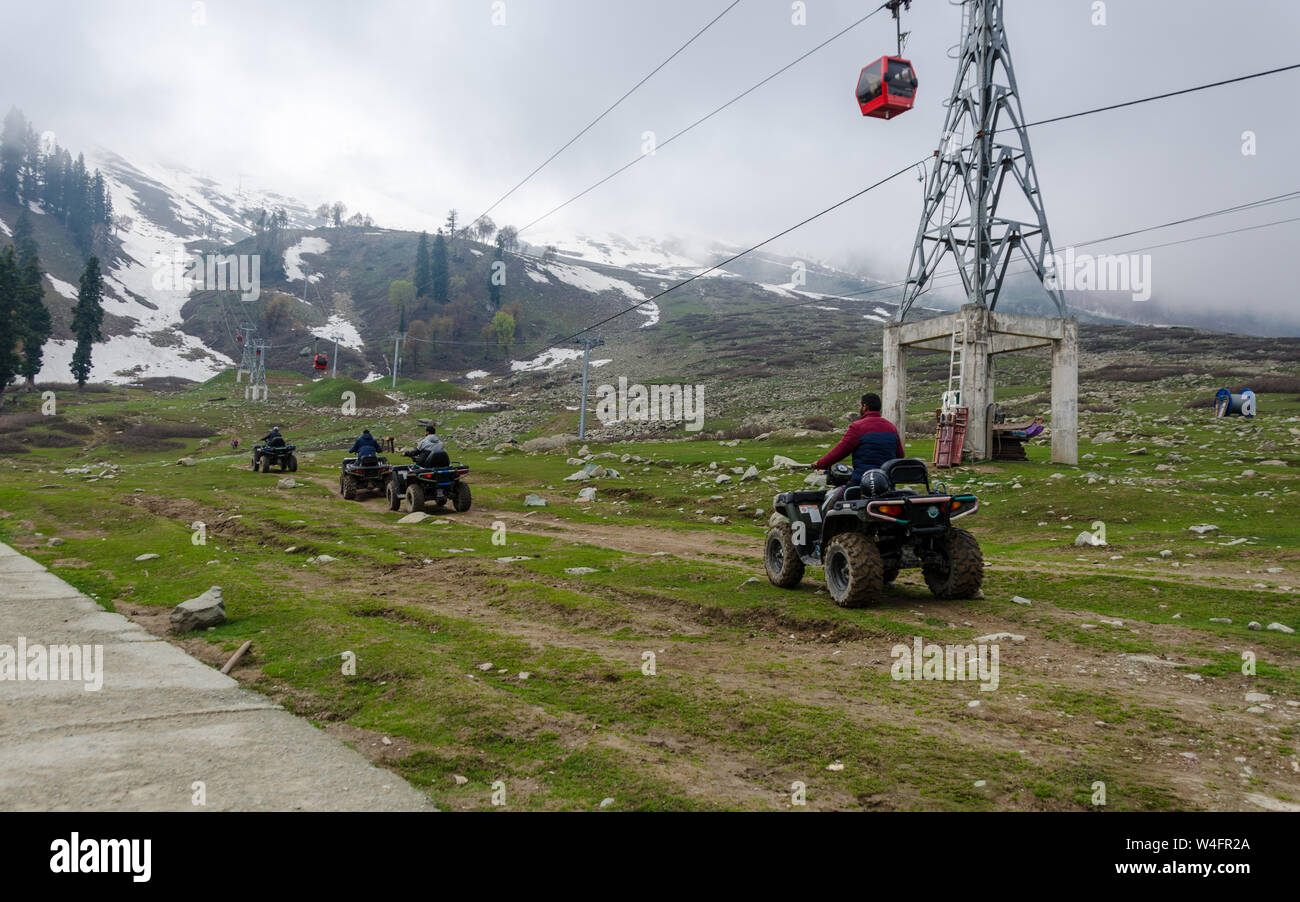 Gondola ride gulmarg hi-res stock photography and images - Alamy
