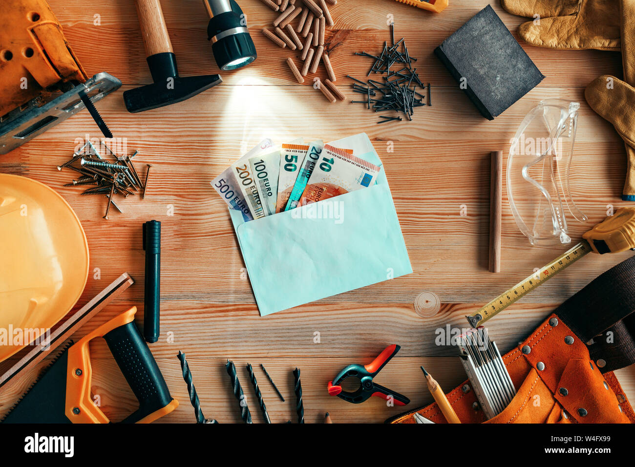 Money envelope hi-res stock photography and images - Alamy