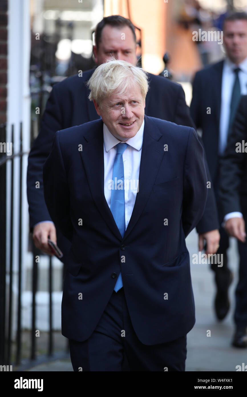 Conservative party leader boris johnson arriving back hi-res stock ...