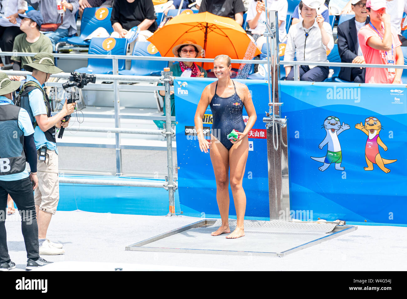 High diving hi-res stock photography and images - Alamy