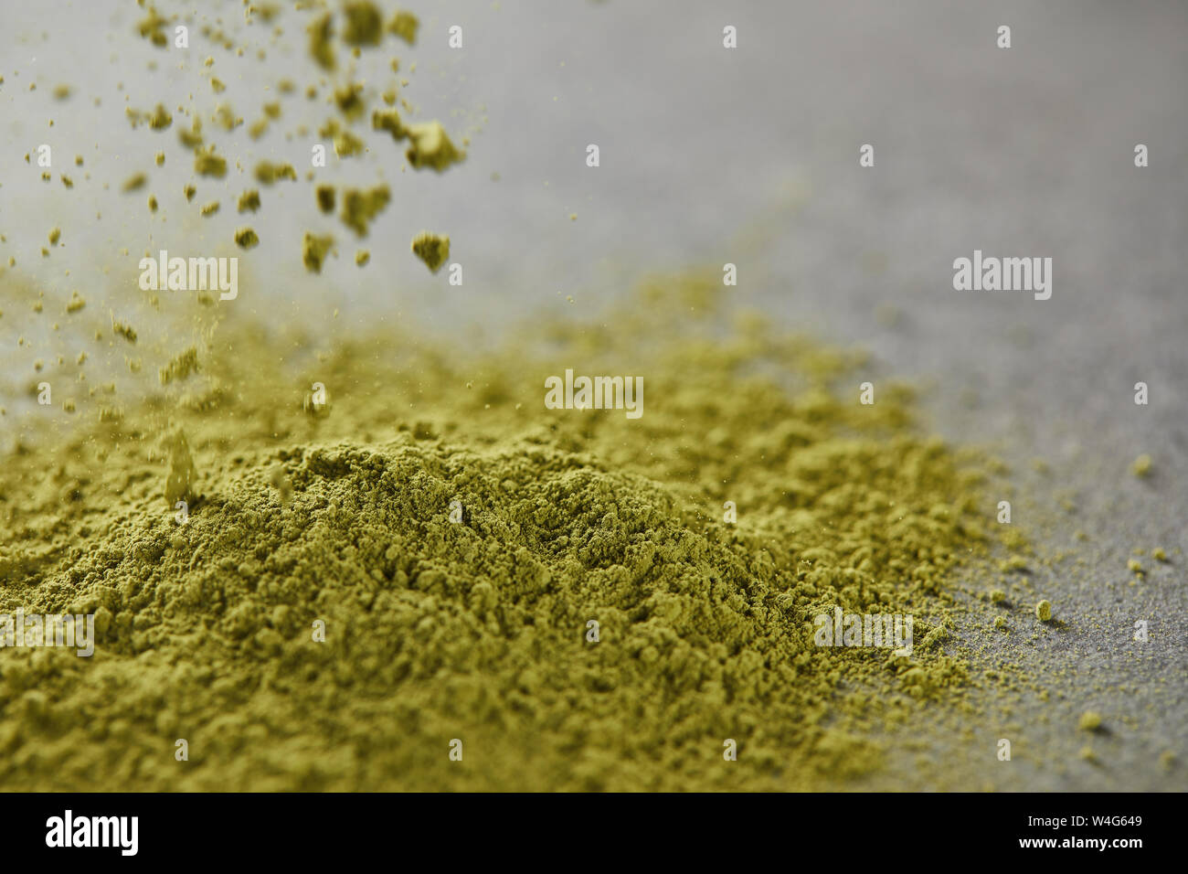 Powder pouring hi-res stock photography and images - Alamy