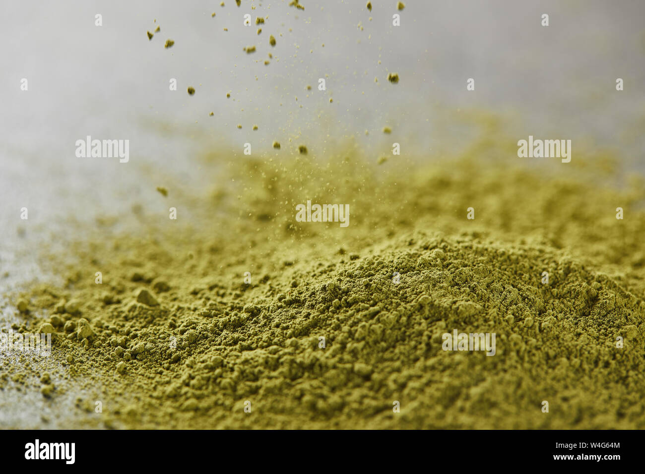Powder pouring hi-res stock photography and images - Alamy