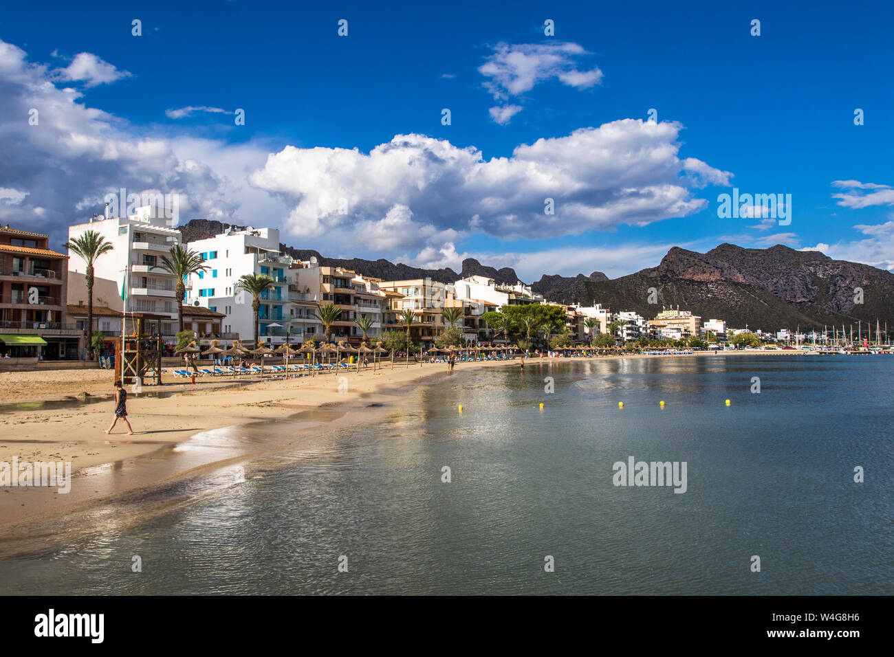 Majorca, Strand in Port de Pollenca, Mallorca, Spanien Stock Photo - Alamy