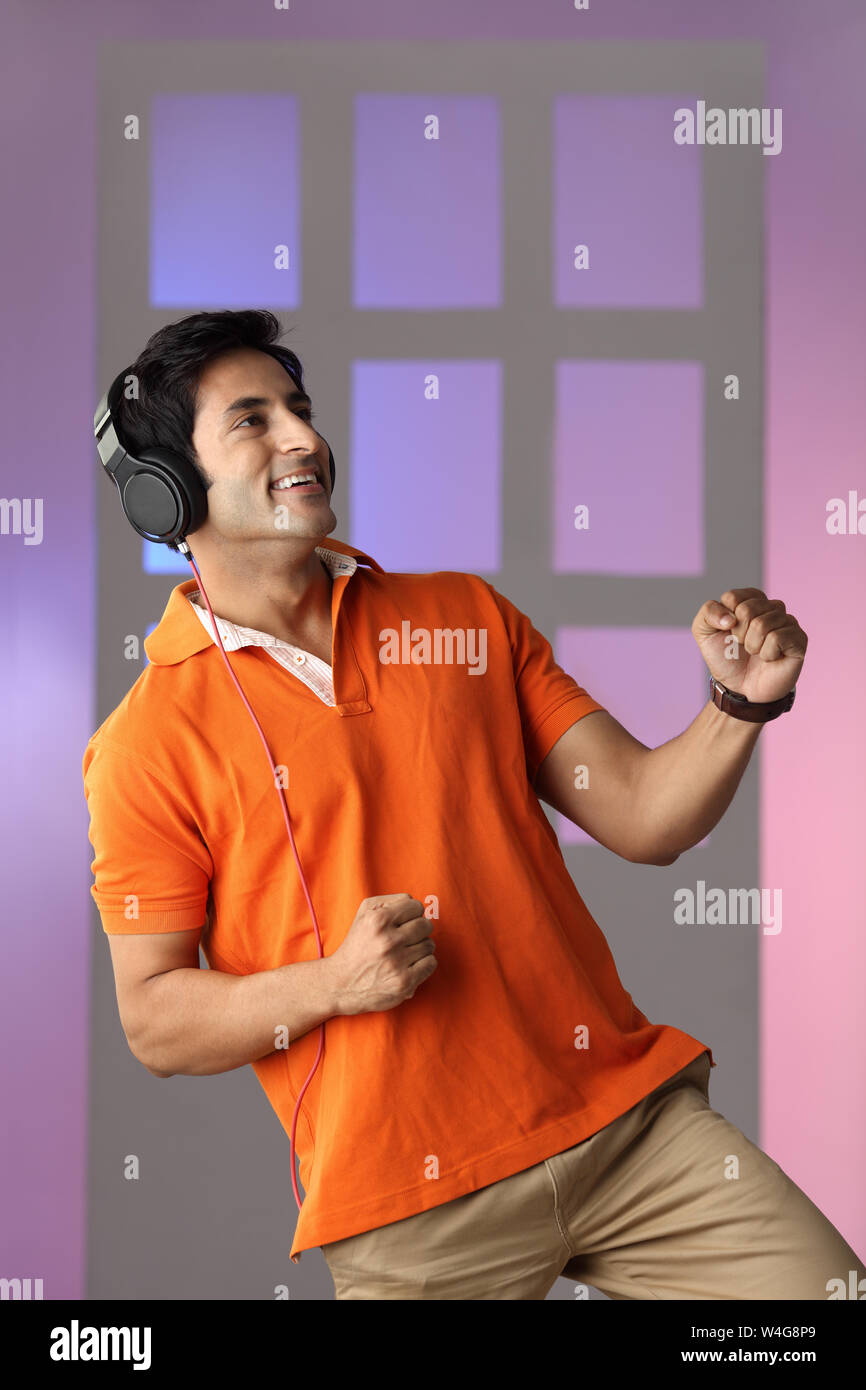 Man wearing headphones and dancing Stock Photo - Alamy