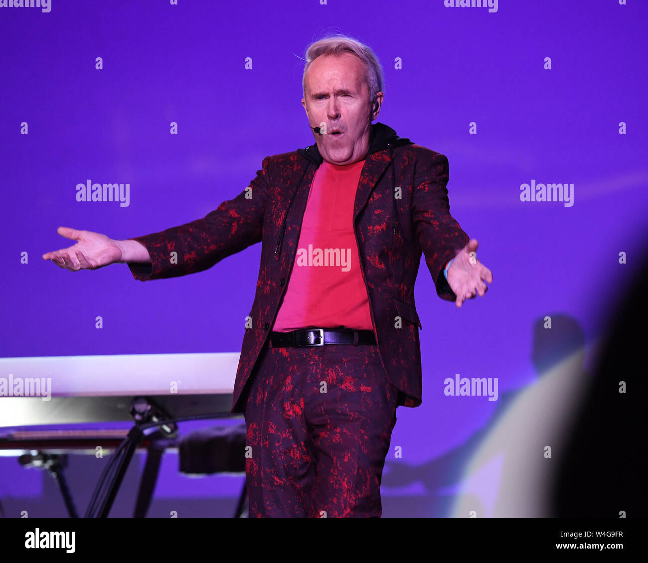 Howard jones singer hi-res stock photography and images - Alamy