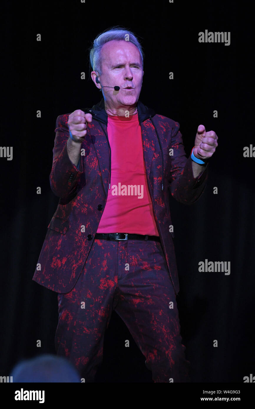 Howard jones singer hi-res stock photography and images - Alamy
