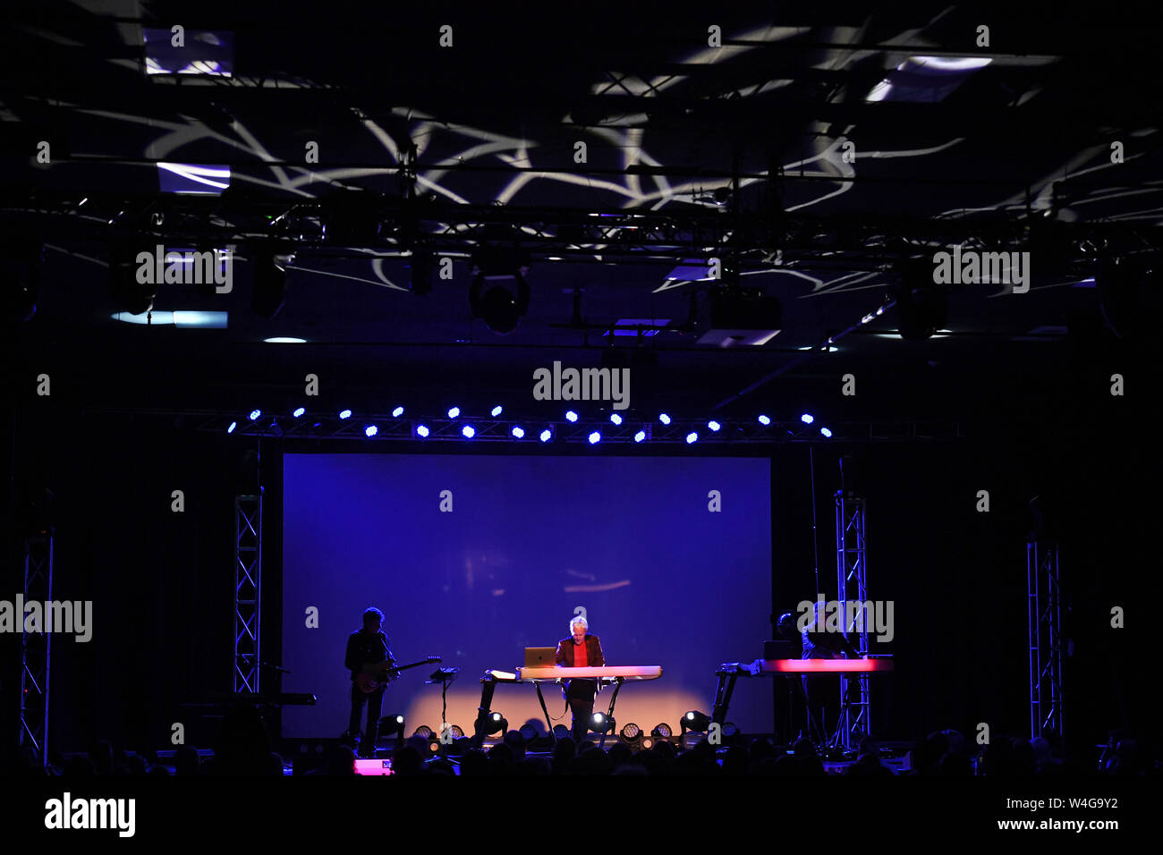 Howard jones singer hi-res stock photography and images - Alamy