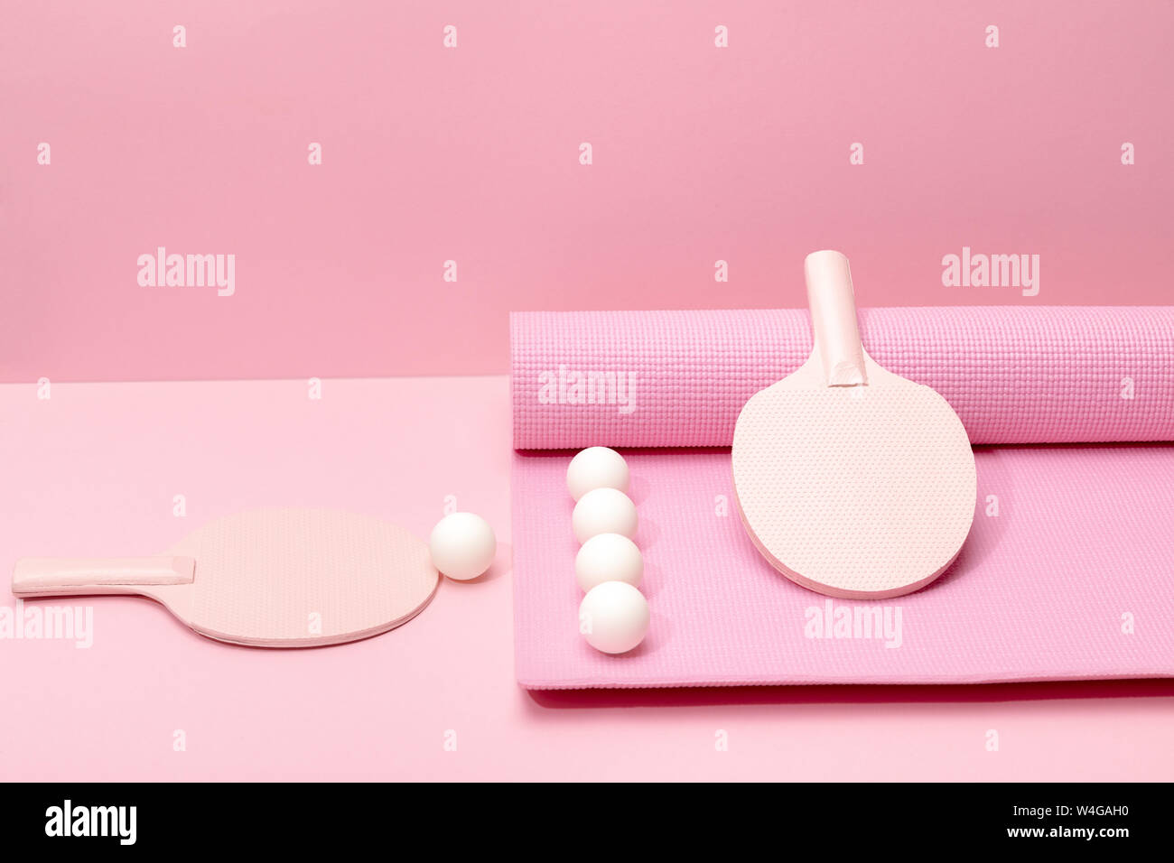 Ping pong paddles balls hi-res stock photography and images - Alamy