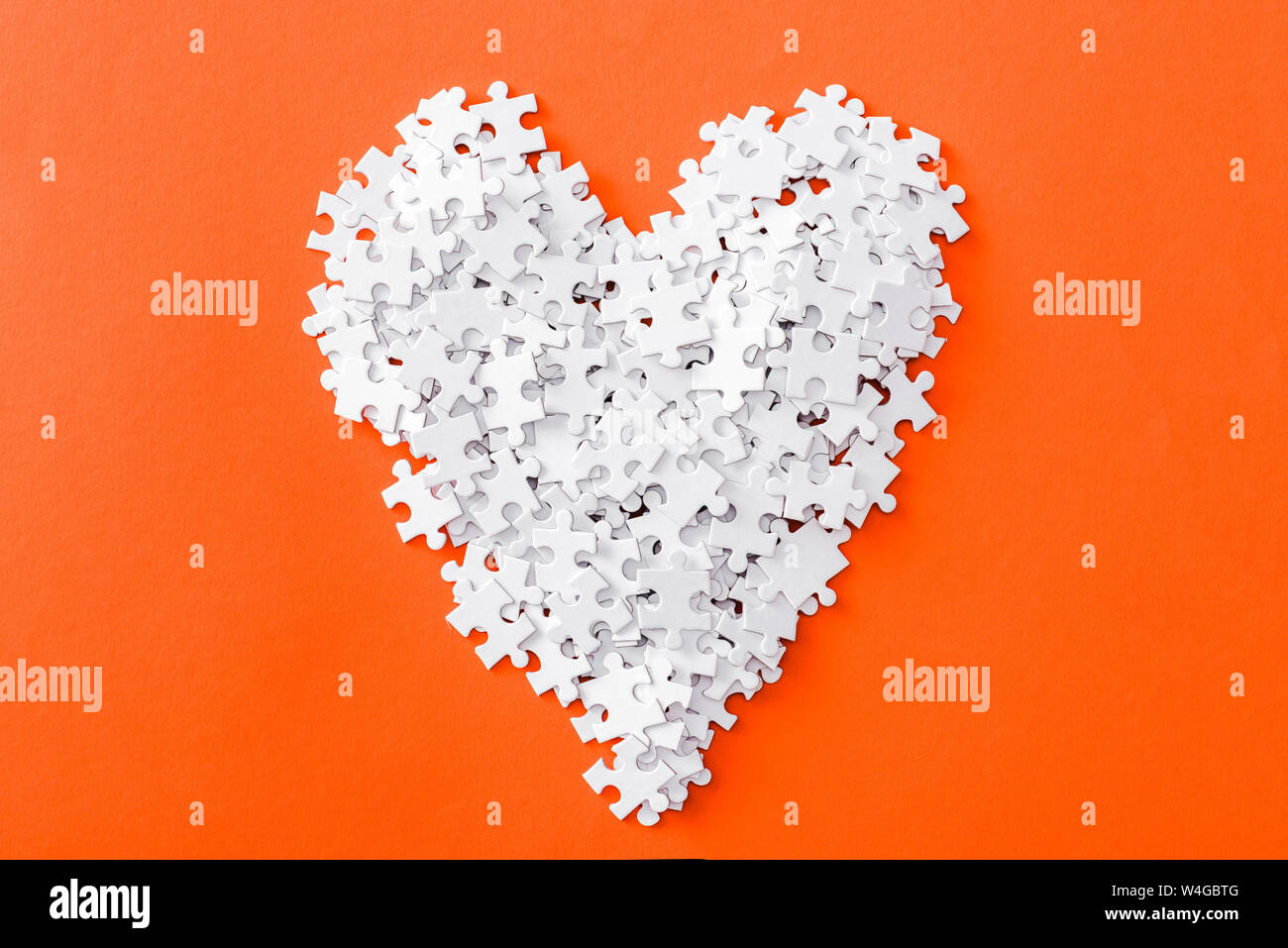 Incomplete heart puzzle hi-res stock photography and images - Alamy