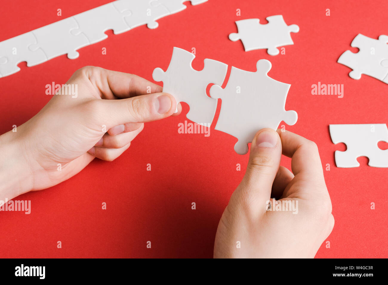 Connecting puzzles hi-res stock photography and images - Alamy