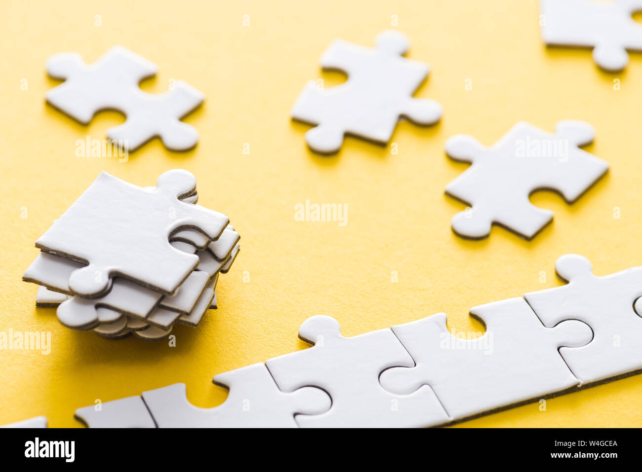 Pile of jigsaw puzzle pieces hi-res stock photography and images - Alamy