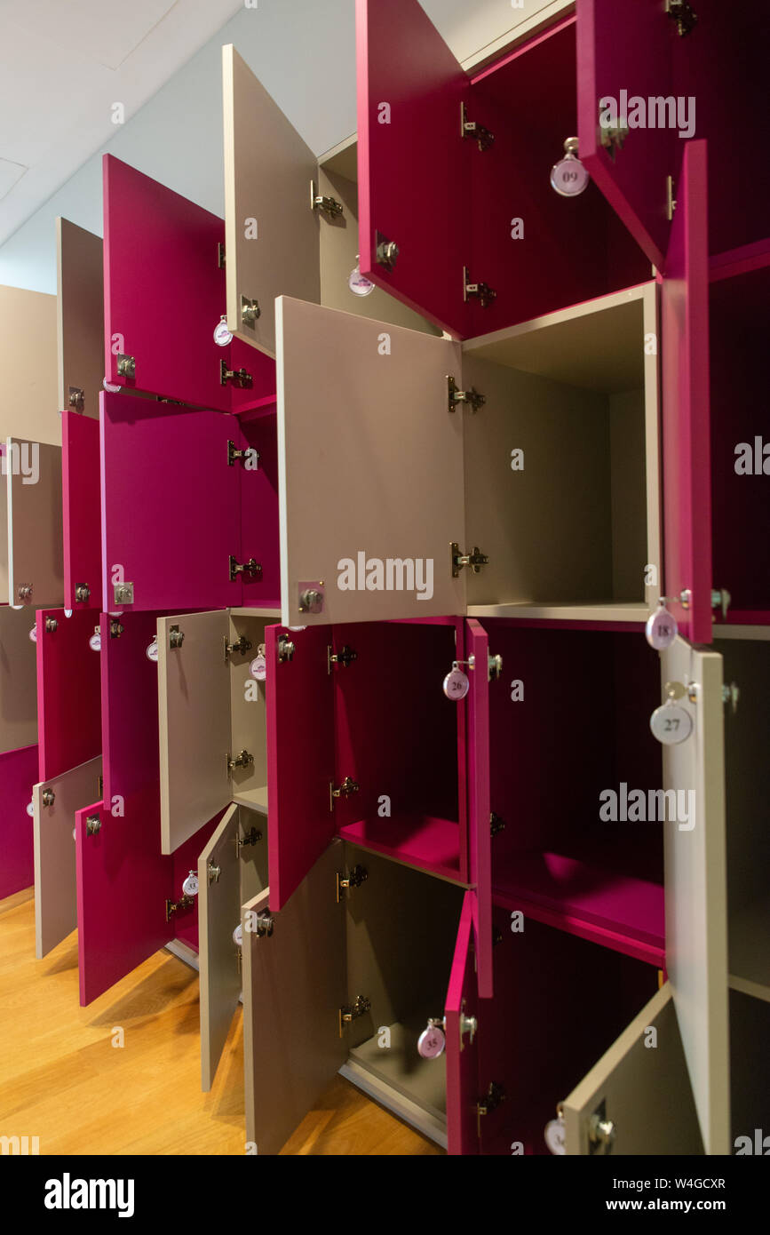 Public lockers hi-res stock photography and images - Alamy