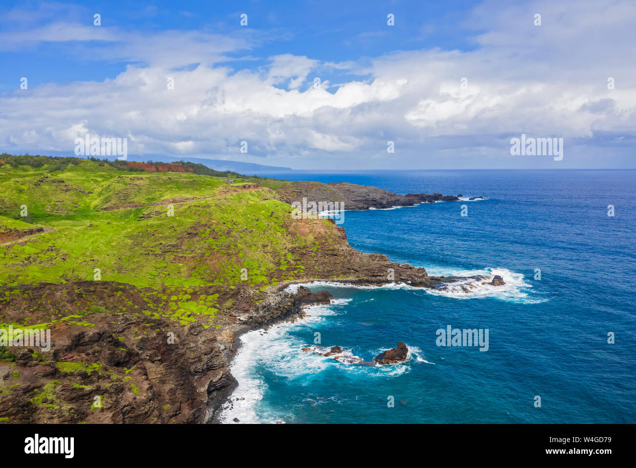 Aerial view over pacific ocean and west maui mountains hi-res stock ...