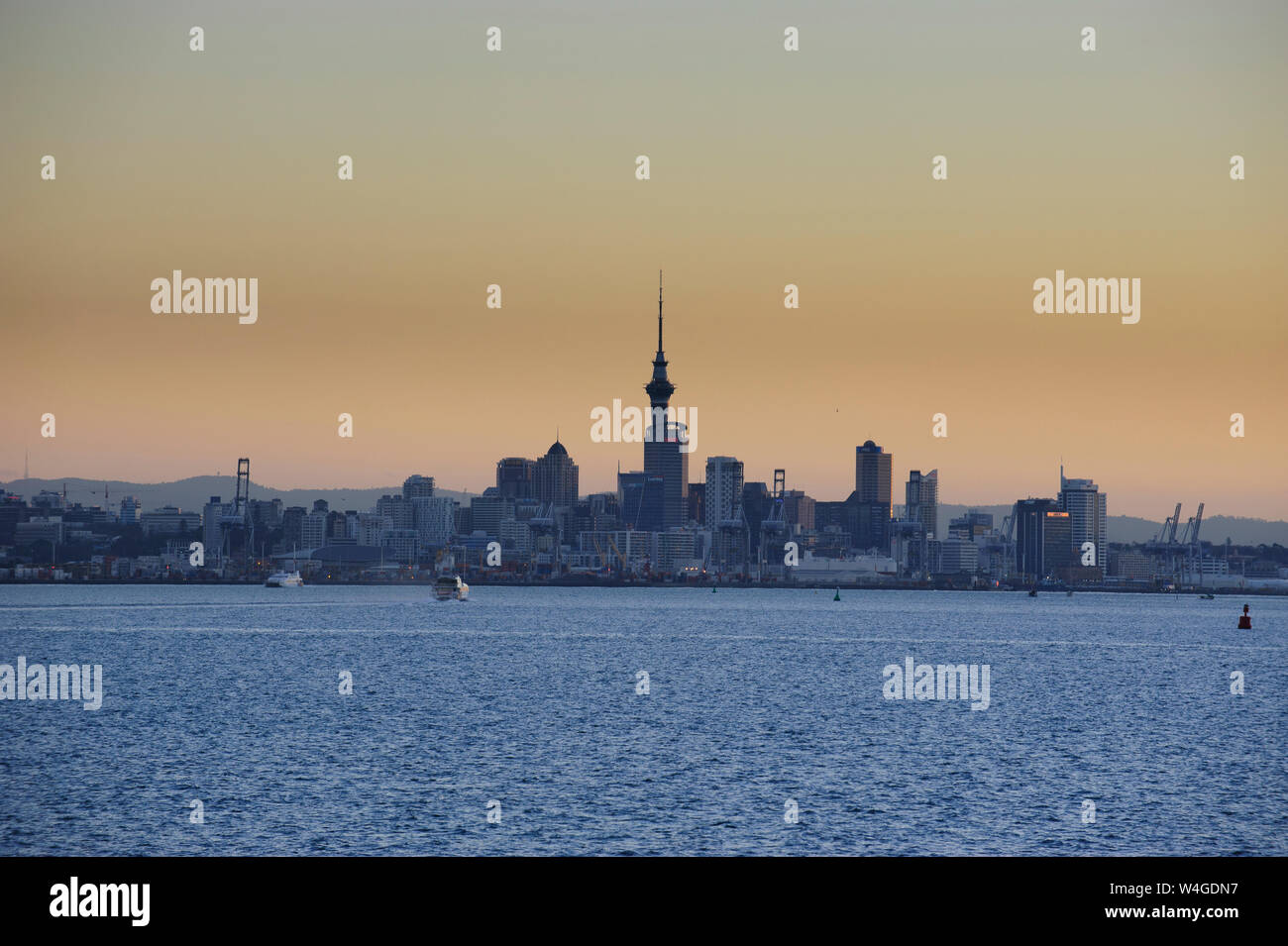 Auckland skyline evening hi-res stock photography and images - Alamy