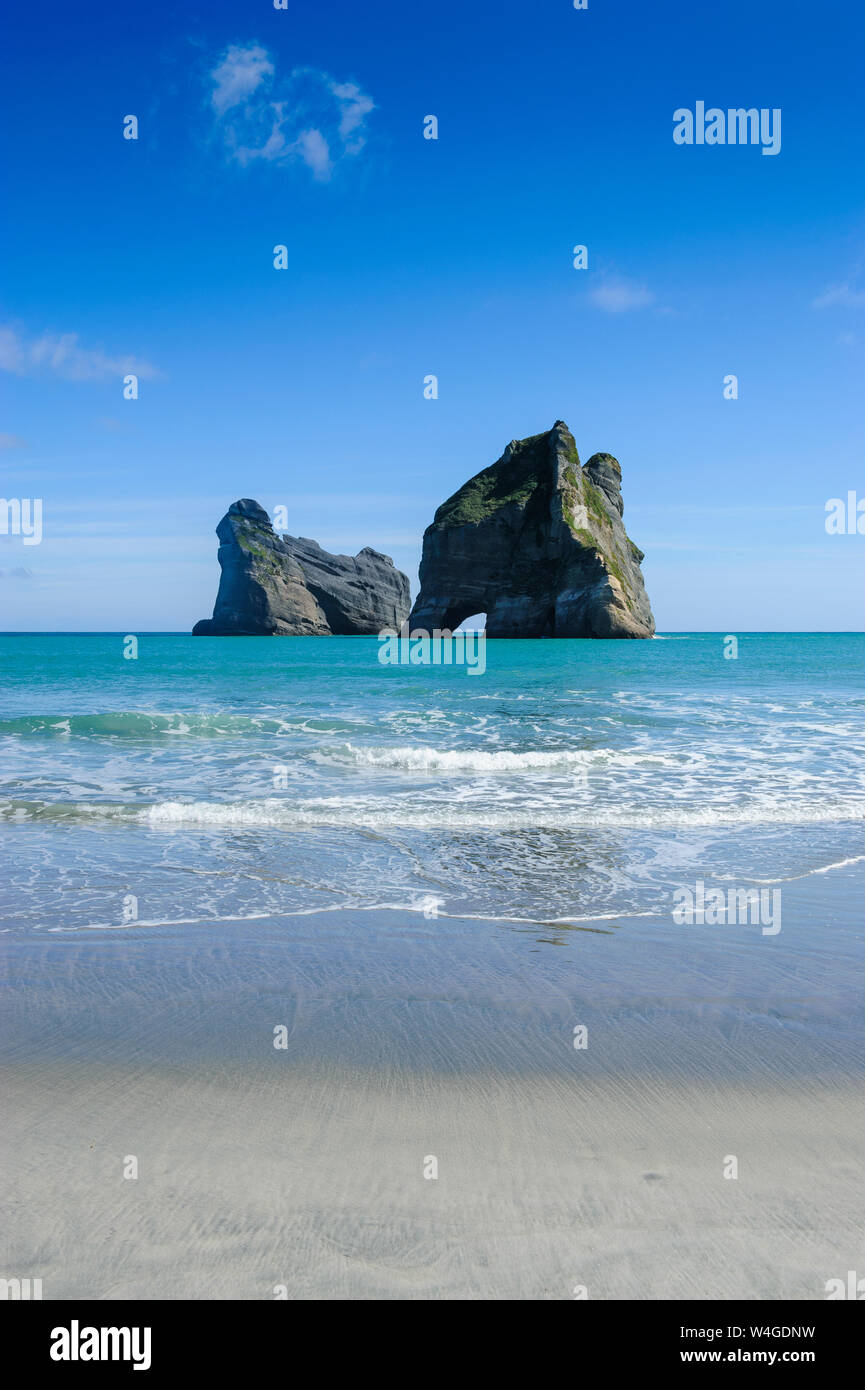 Archway islands, Wharariki Beach, South Island, New Zealand Stock Photo - Alamy