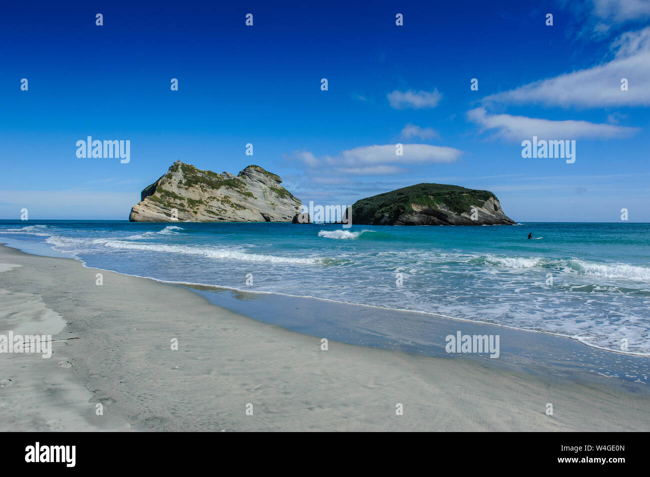 Archway islands, Wharariki Beach, South Island, New Zealand Stock Photo - Alamy