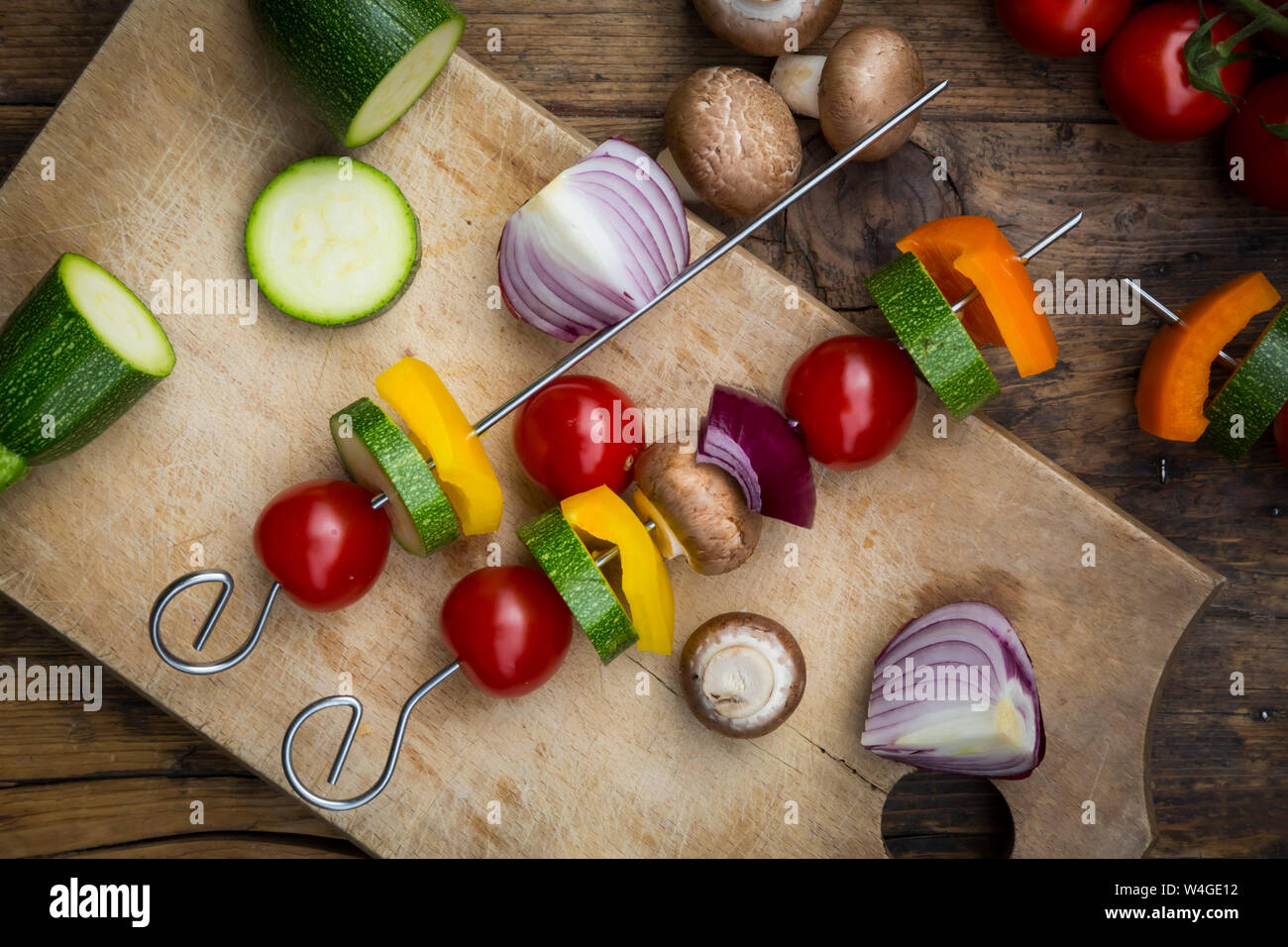Preparation of vegetable skewers Stock Photo - Alamy