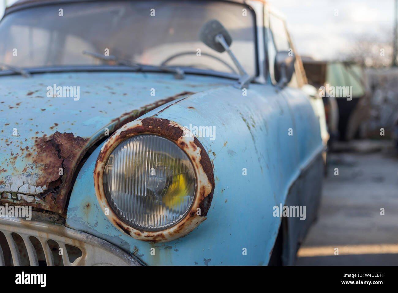 Broken down rusty car hi-res stock photography and images - Alamy