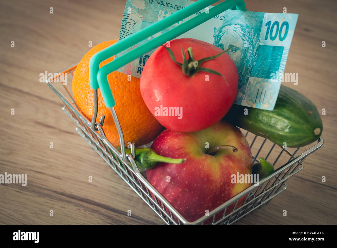 Buying fruits with money hi-res stock photography and images - Alamy