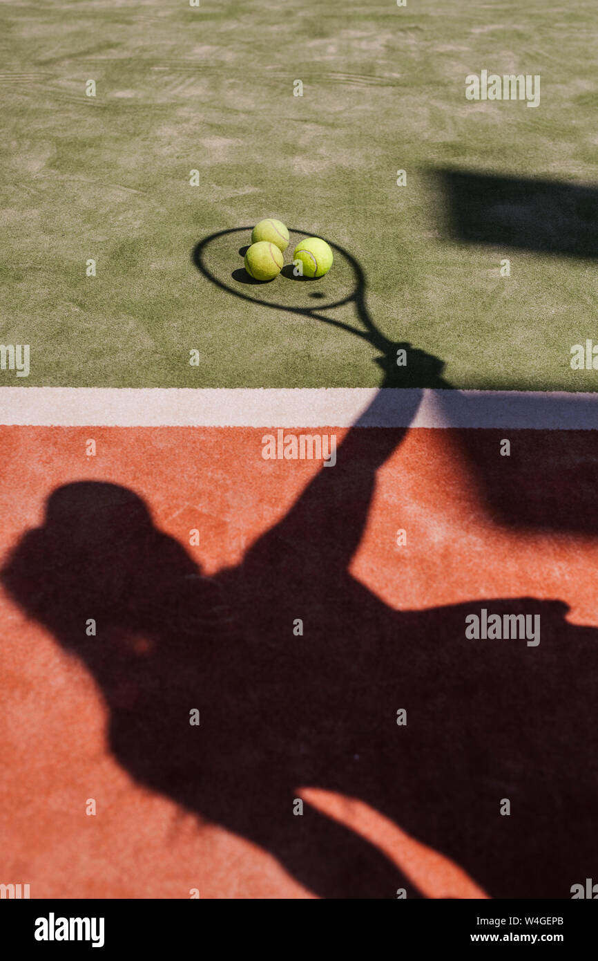 Tennis player shadow on court hi-res stock photography and images - Alamy