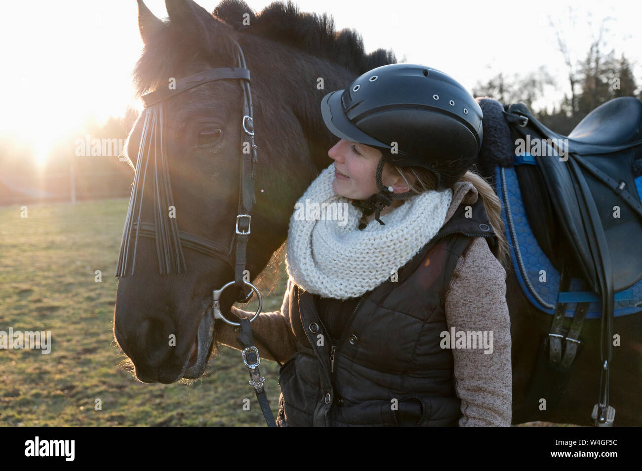 Smiling woman with horse hi-res stock photography and images - Alamy