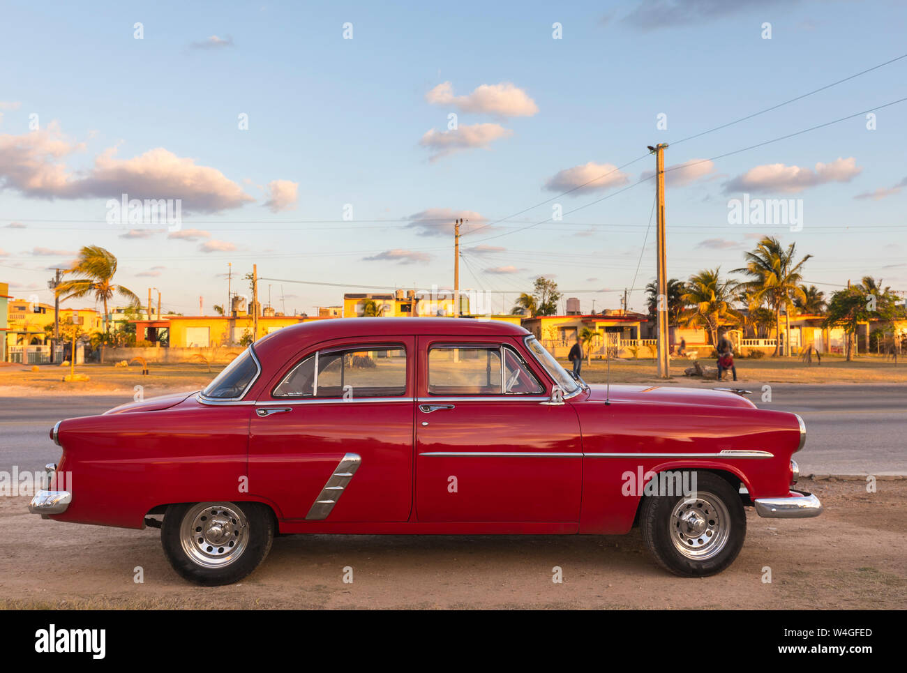 Havana car palm hi-res stock photography and images - Alamy