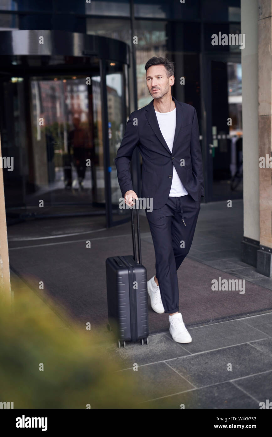 Door man hotel hi-res stock photography and images - Alamy