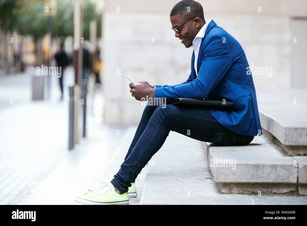 Sitting on step hi-res stock photography and images - Alamy
