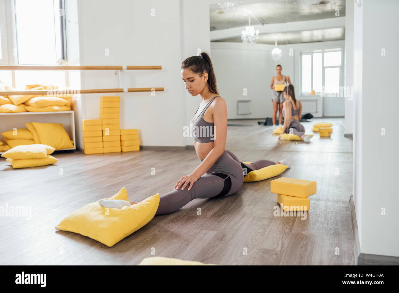 Woman doing splits in hi-res stock photography and images - Alamy