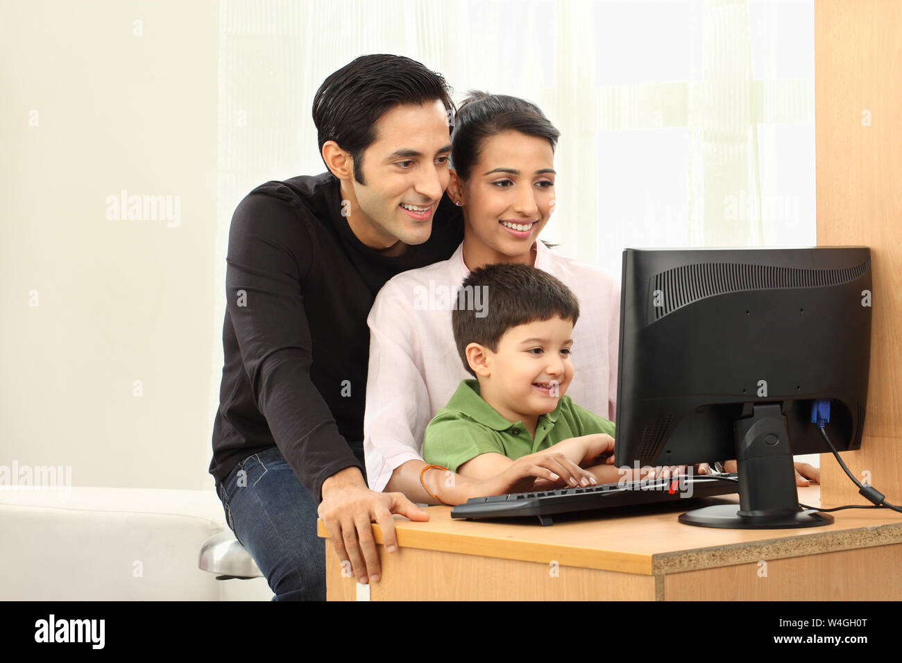 Family working on a computer Stock Photo - Alamy