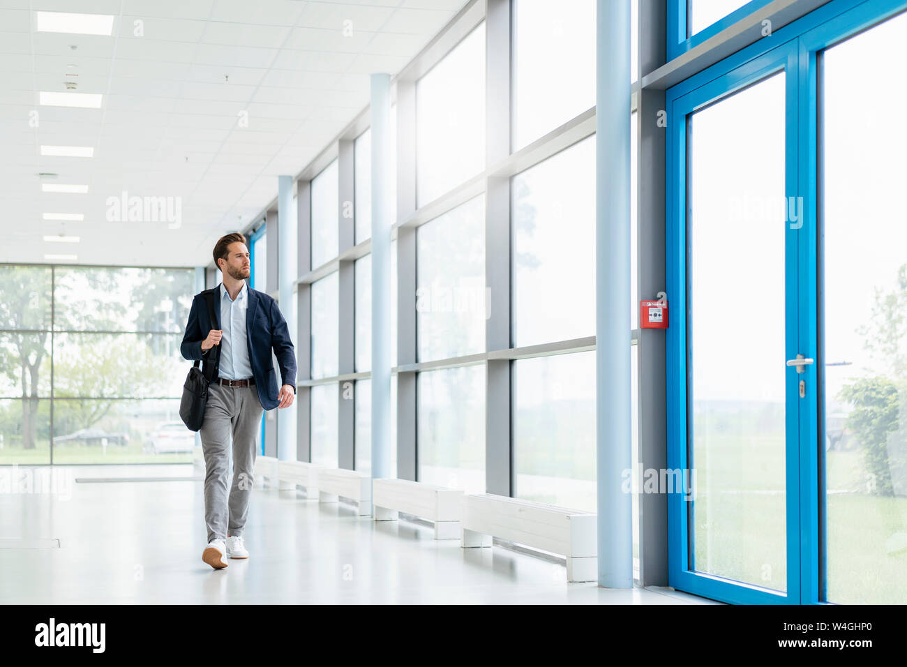 Dark passageway hi-res stock photography and images - Alamy