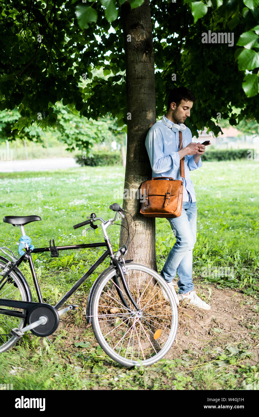 Man standing under tree hi-res stock photography and images - Alamy