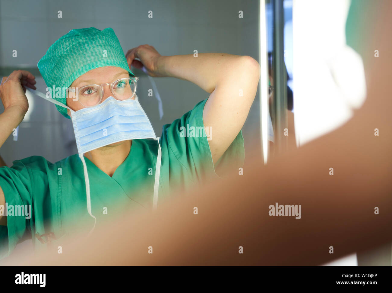 Mirror mask hi-res stock photography and images - Alamy