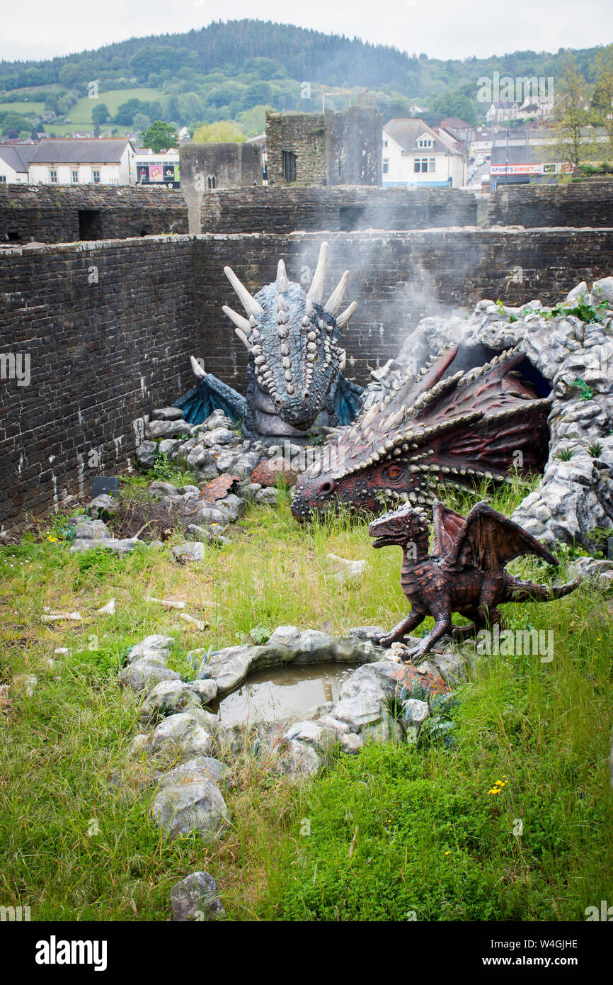 Dragon of wales statue hi-res stock photography and images - Alamy