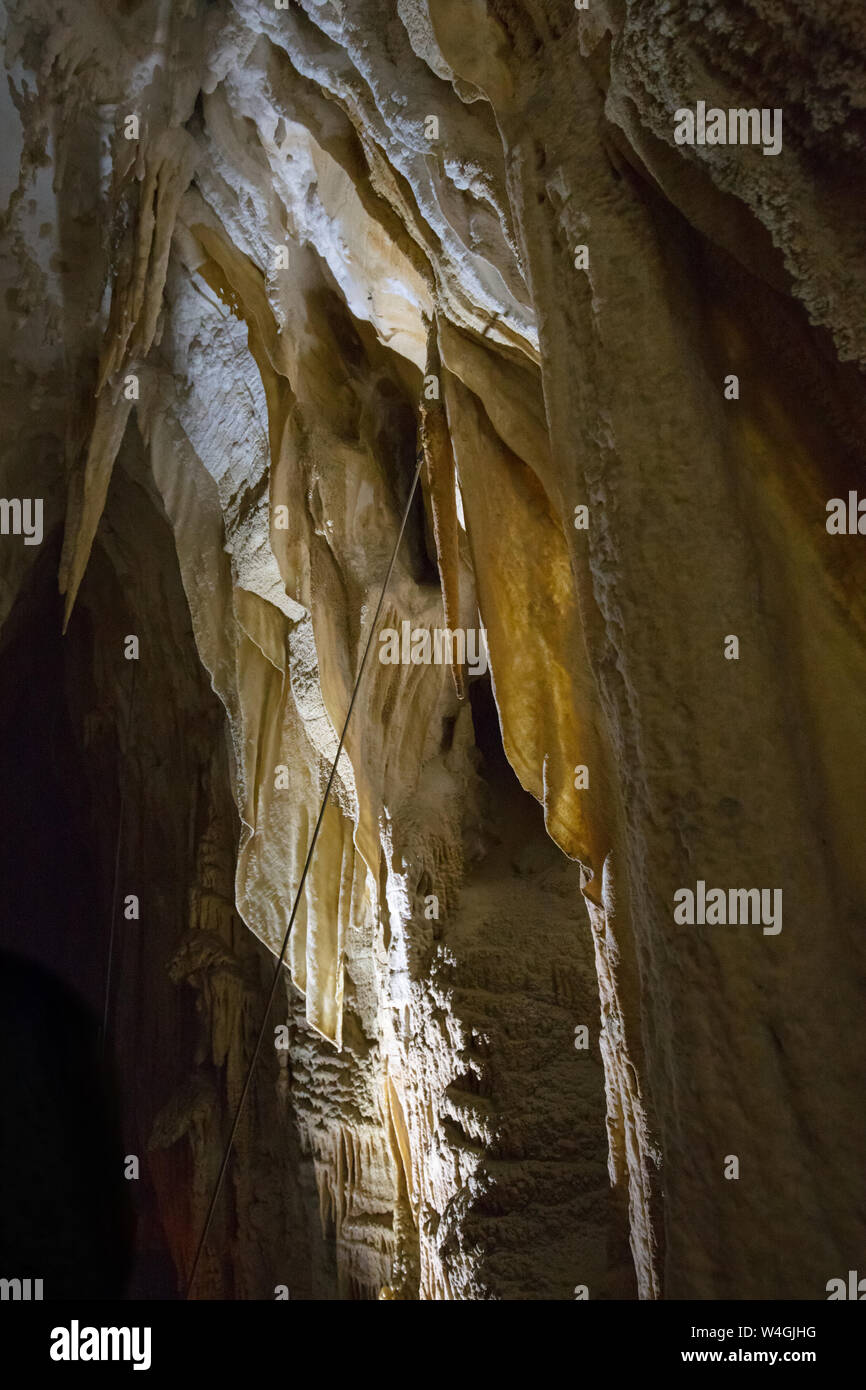 The magnificent structures inside Ruakuri Caves in Waitomo, New Zealand ...