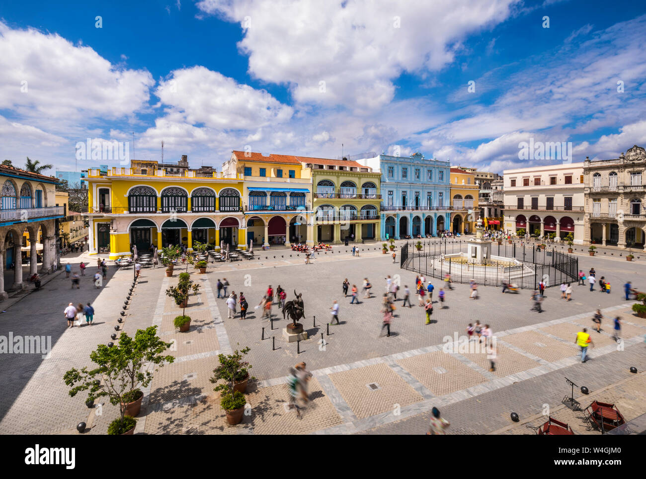 Plaza vieja with building structure hi-res stock photography and images ...