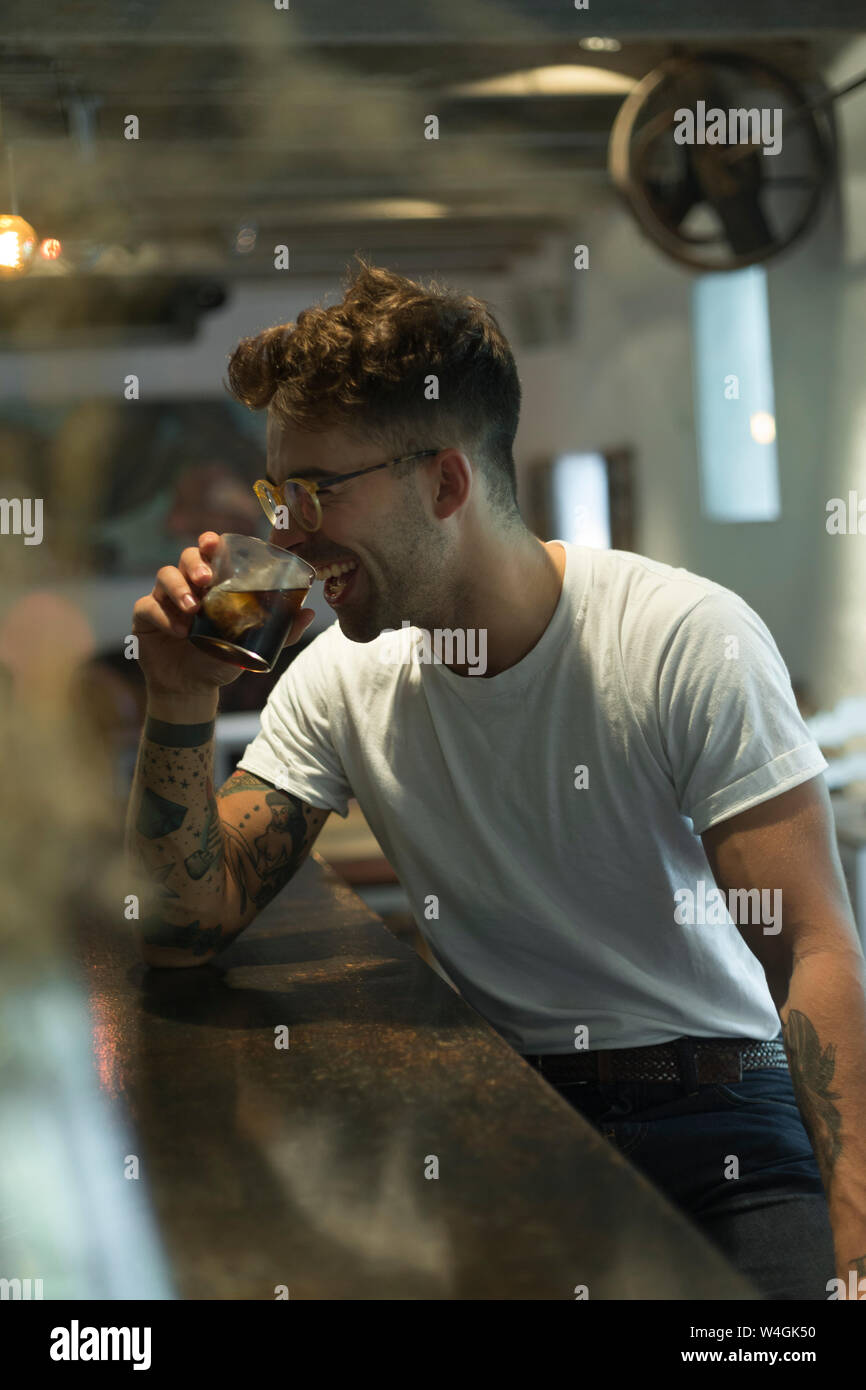 Man at a pub counter hi-res stock photography and images - Alamy