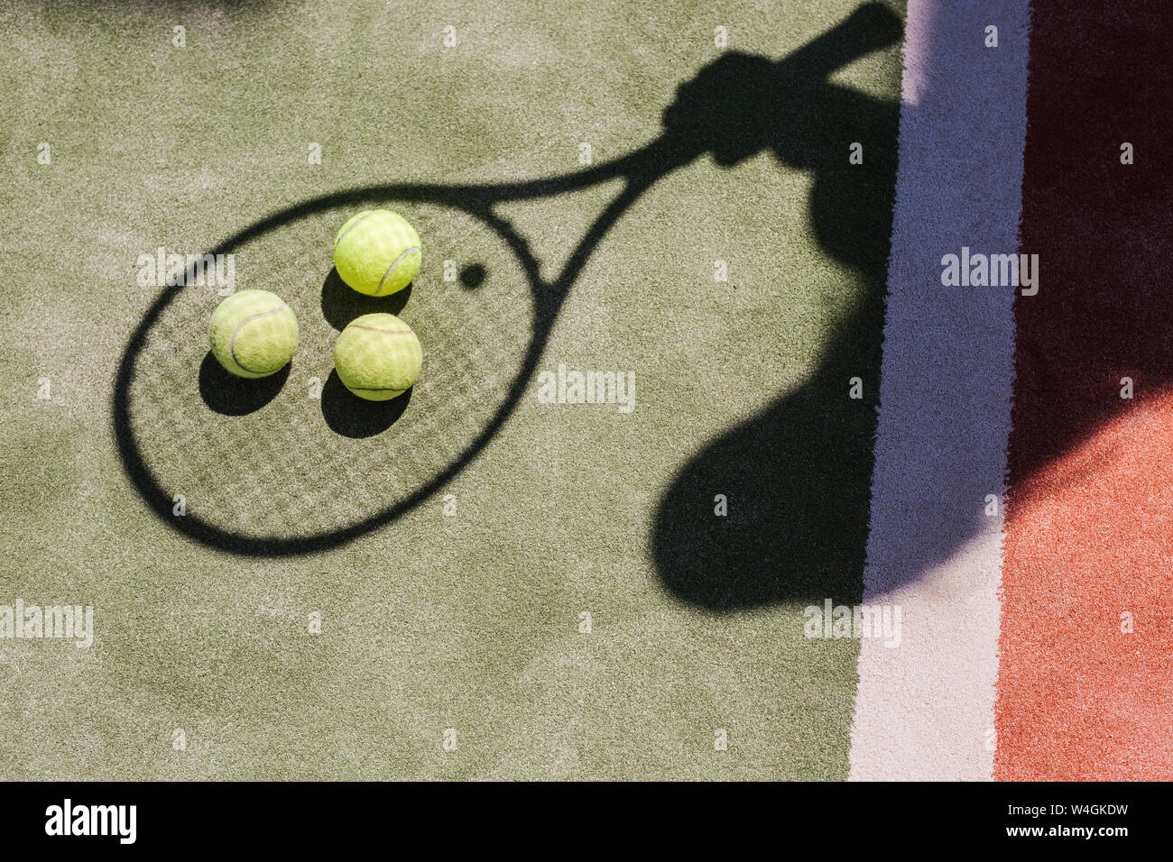 Tennis player shadow on court hi-res stock photography and images - Alamy