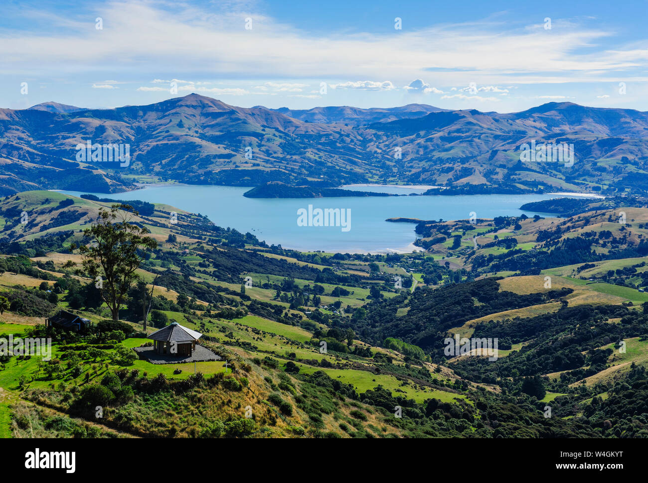 Beautiful scenery around Akaroa harbour, Banks Peninsula, South Island ...