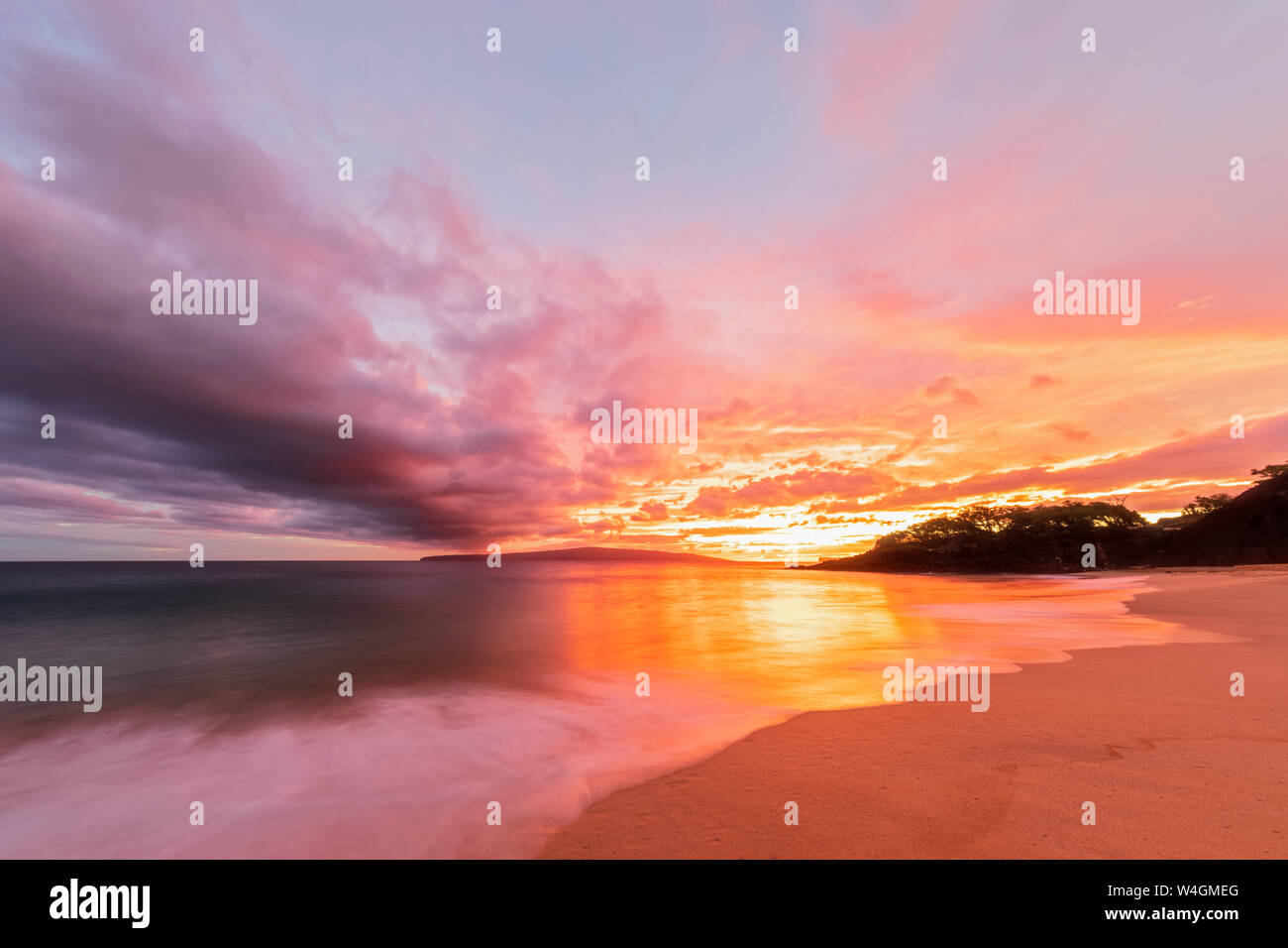 Big Beach at sunset, Makena Beach State Park, Maui, Hawaii, USA Stock ...