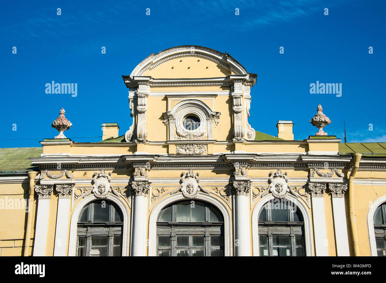 Neoclassical architecture, St. Petersburg, Russia Stock Photo - Alamy