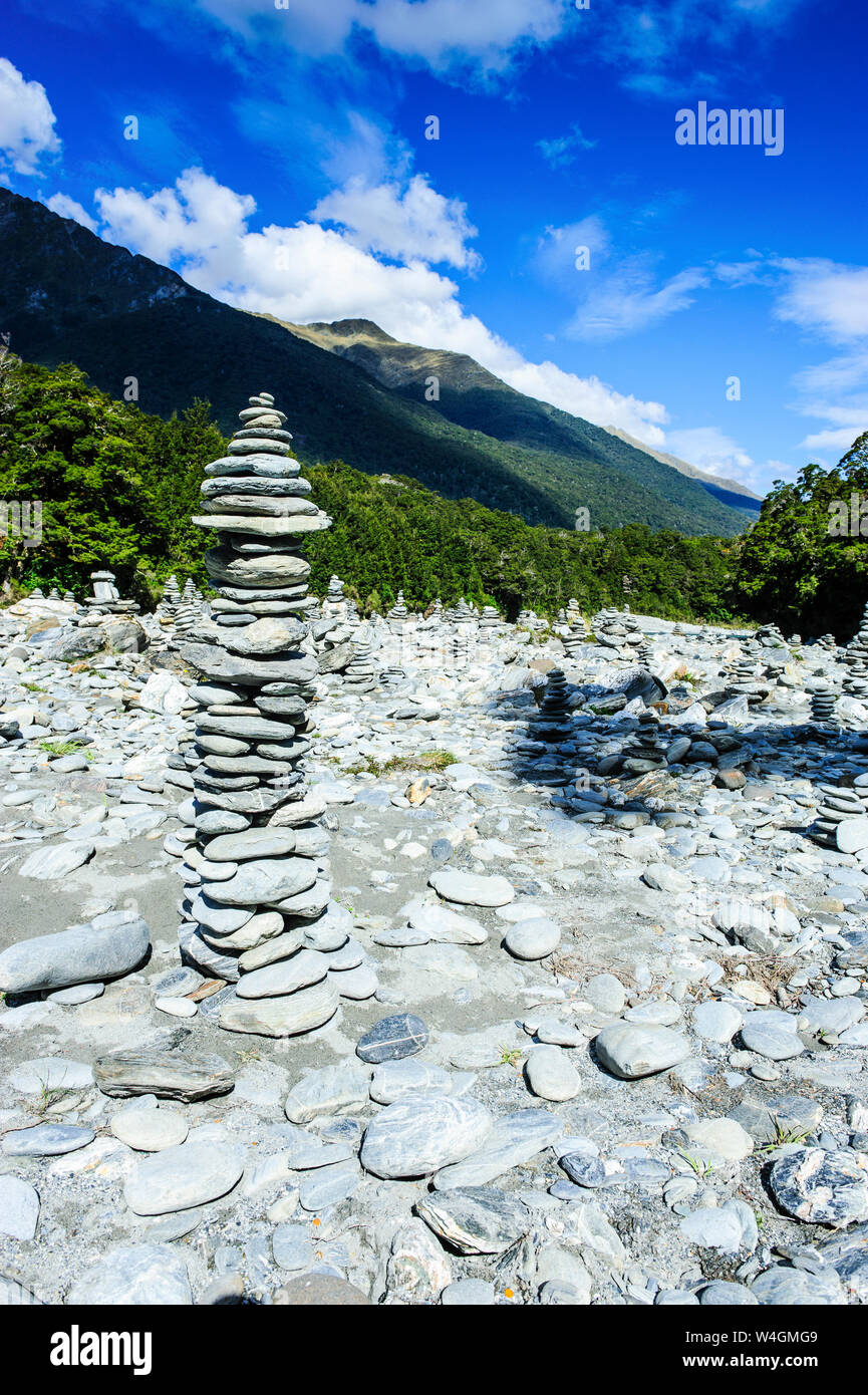 Blue sky pyramids hi-res stock photography and images - Alamy