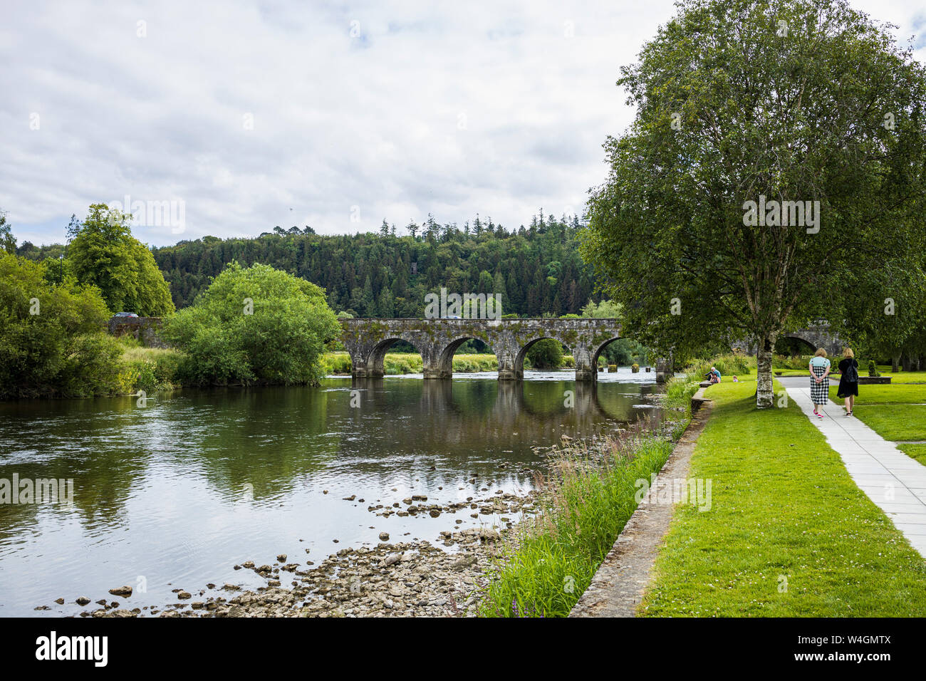 Bridge over the river Nore at Inistioge, Kilkenny, Ireland Stock Photo ...